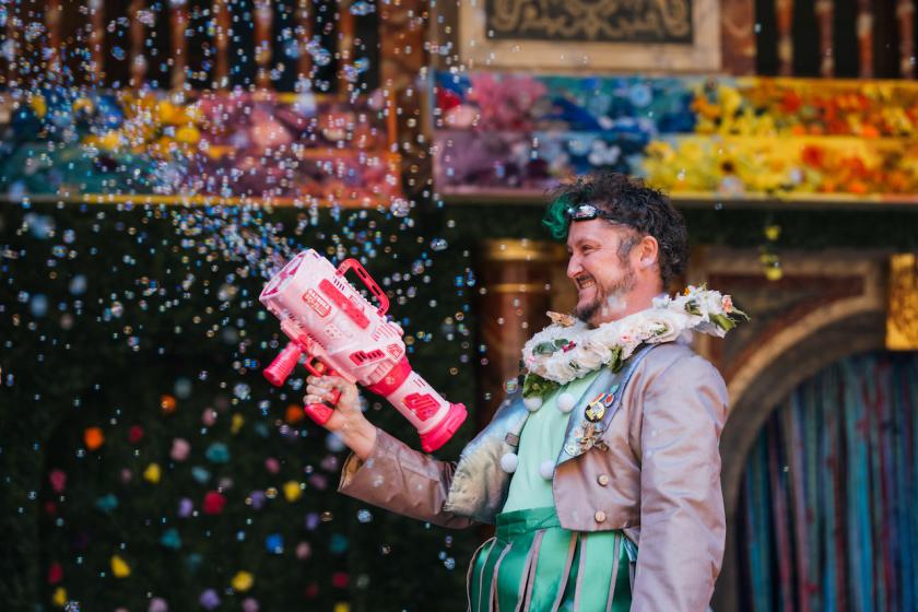 A Midsummer Night's Dream, Shakespeare's Globe review - a riot of crowd ...